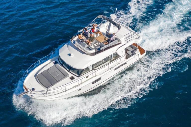 2023 Beneteau Swift Trawler 41 Fly l Yacht Tech Inc