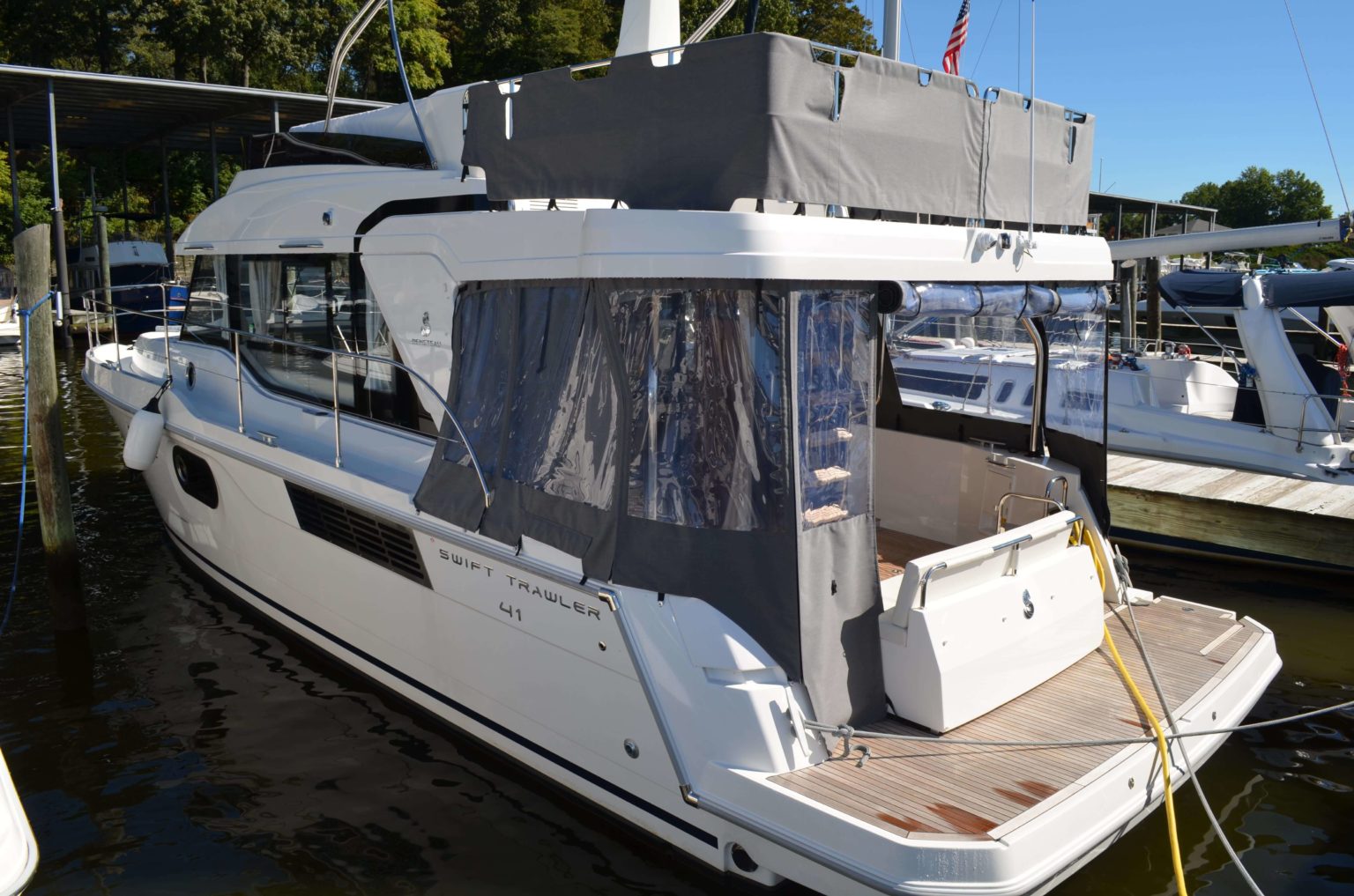 2023 Beneteau Swift Trawler 41 Fly l Yacht Tech Inc